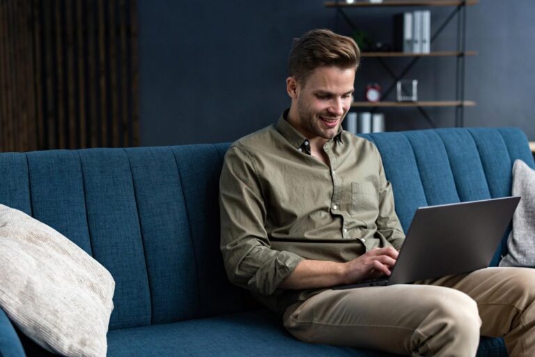 What are Virtual Desktops? Why Do People Use Them?