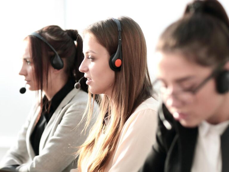 10 Important Help Desk KPIs to Track